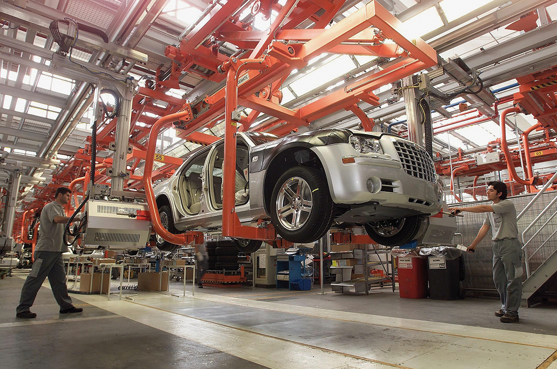 Custom Automotive Hoists for Manufacturing & Maintenance